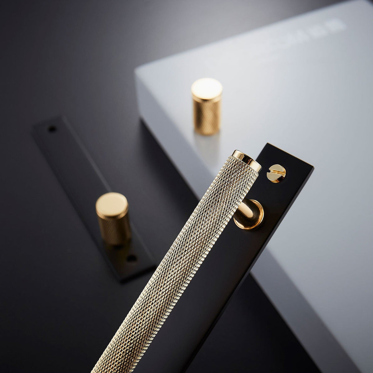 Handtag 5005 | Lättrat | Guld + Svart – Decor Room